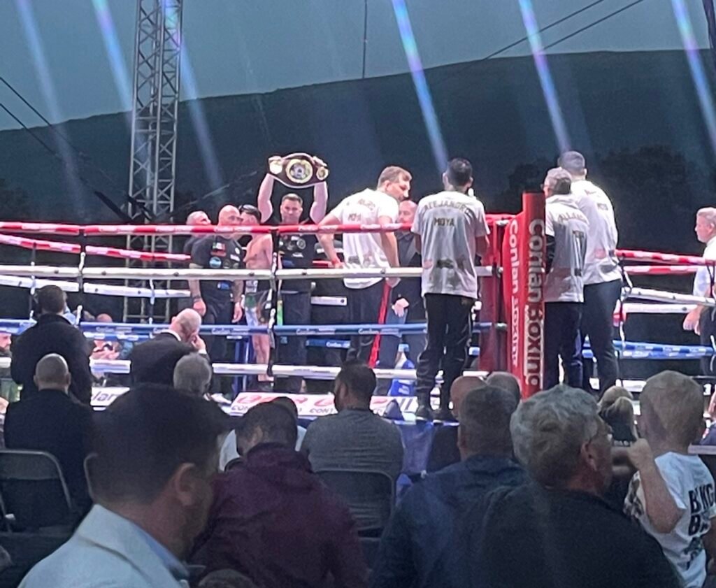 McComb beats Moya with entertaining win on points - Irish Boxing