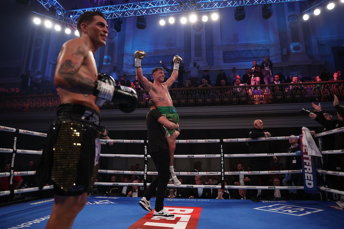 Paddy Donovan comes through first pro problems to score stoppage ...